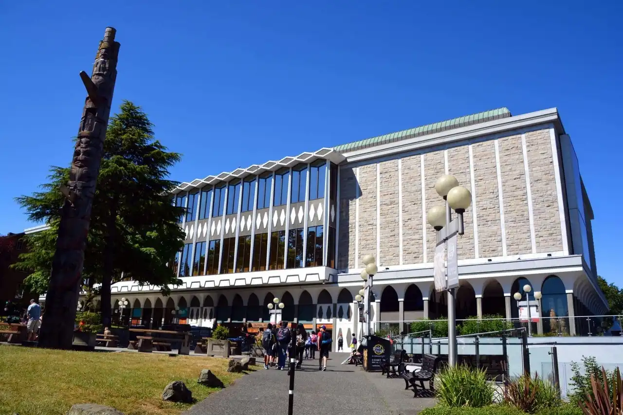 10 Jaw-Dropping Victoria Tourist Attractions! - Icy Canada